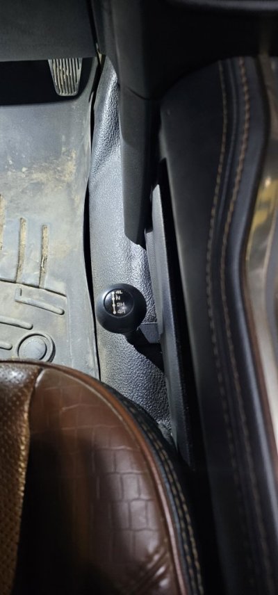 5th Gen seats and console in 4th Gen 2500 with floor shifter | RamForum ...